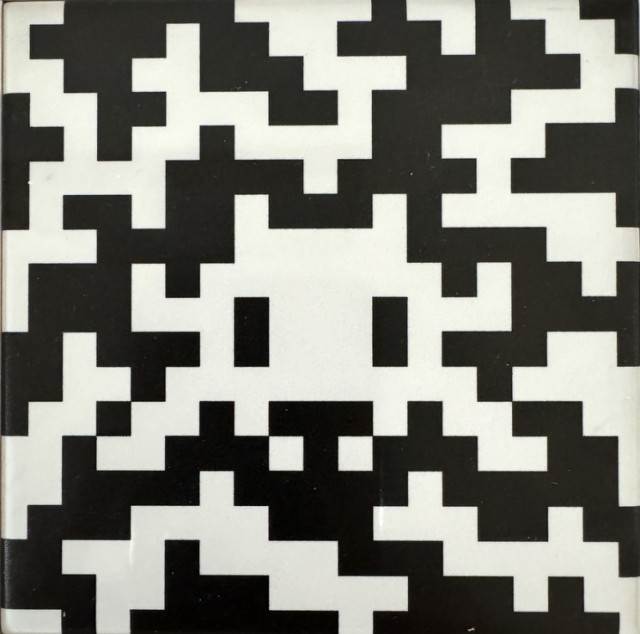 Invader - Artiste français de street art connu pour ses mosaïques ...